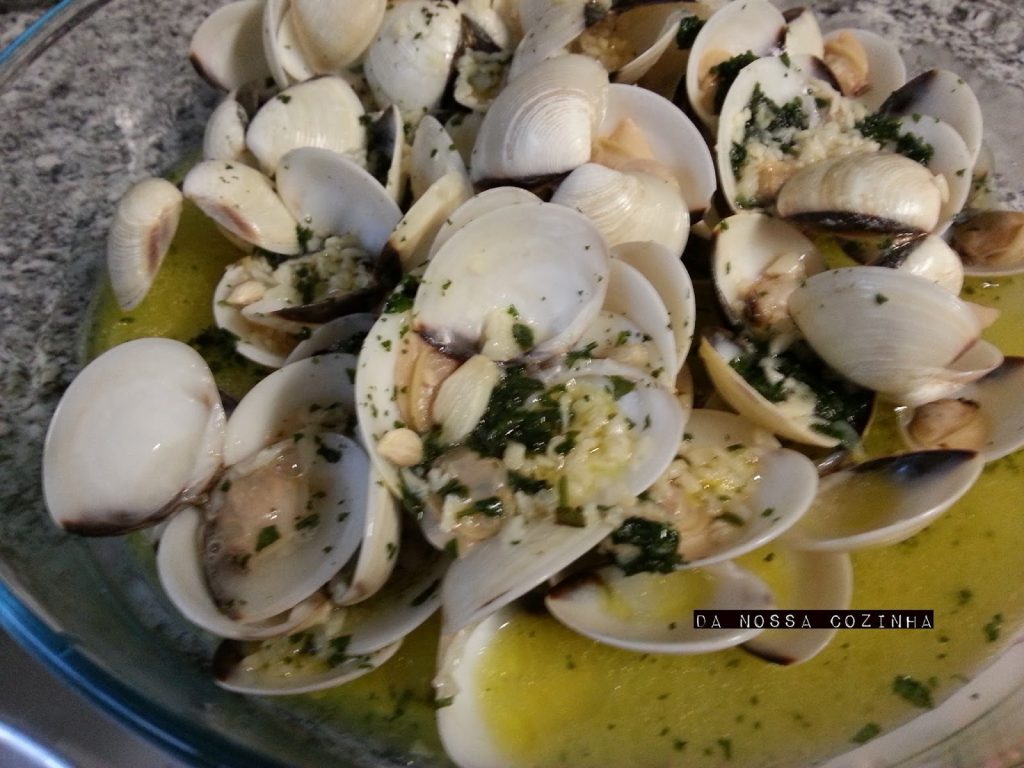 As típicas Amêijoas à Bulhão Pato | Clube de Vinhos Portugueses